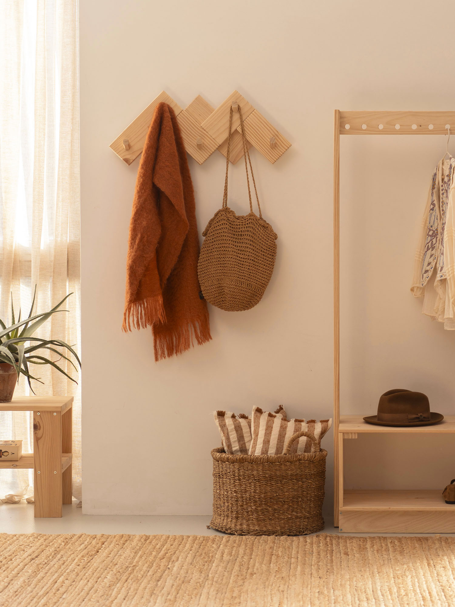 Perchero de pared CIMAS de madera | LUFE